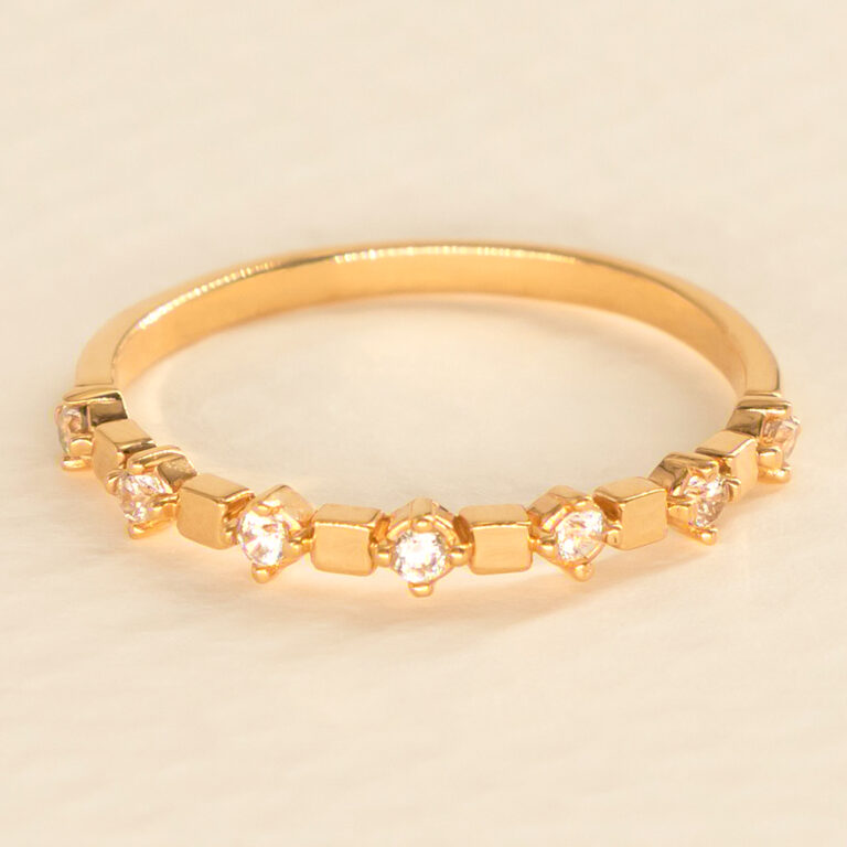 Anillo De Oro 18k Cintillo Con Piedras Blancas 1,3Gr – Oroexpress